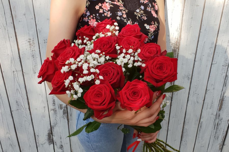 Bouquet de GRANDES roses rouges et FEUILLAGE - Livraison Toulouse ...