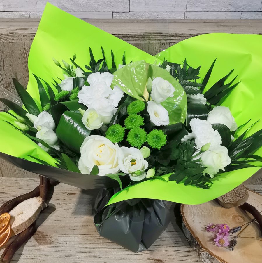 Bouquet de GRANDES roses ROUGES ET BLANCHES et FEUILLAGE - Livraison ...