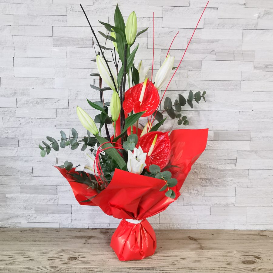 Bouquet de GRANDES roses ROUGES ET BLANCHES et FEUILLAGE - Livraison ...